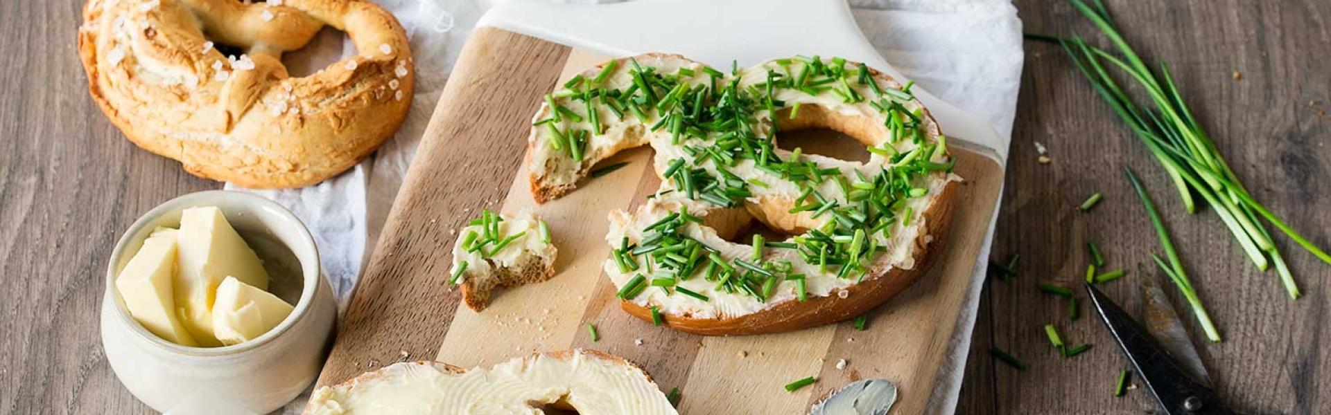 Butterbrezel backen - Rezept mit Kalorien | Simply Yummy