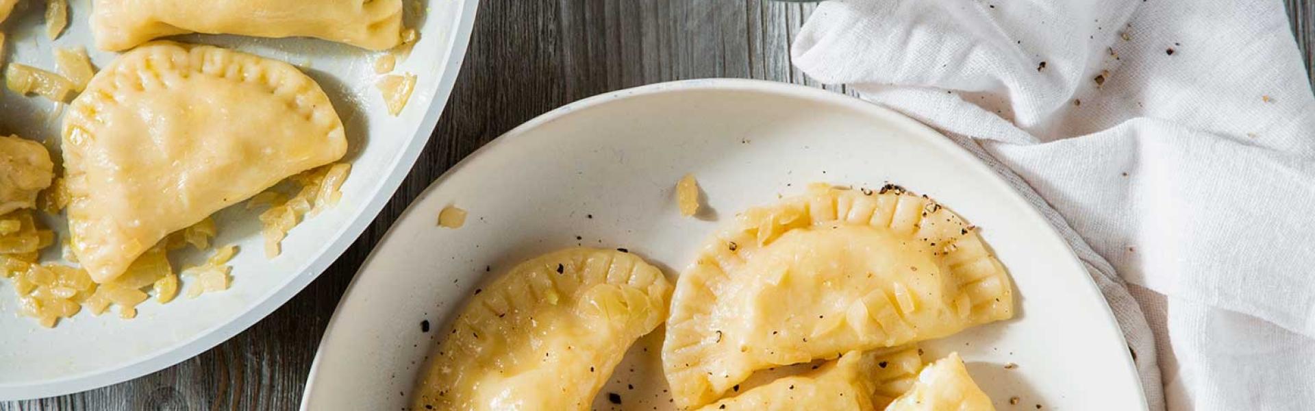 Pierogi Ruskie Rezept: Piroggen mit Kartoffeln | Simply Yummy