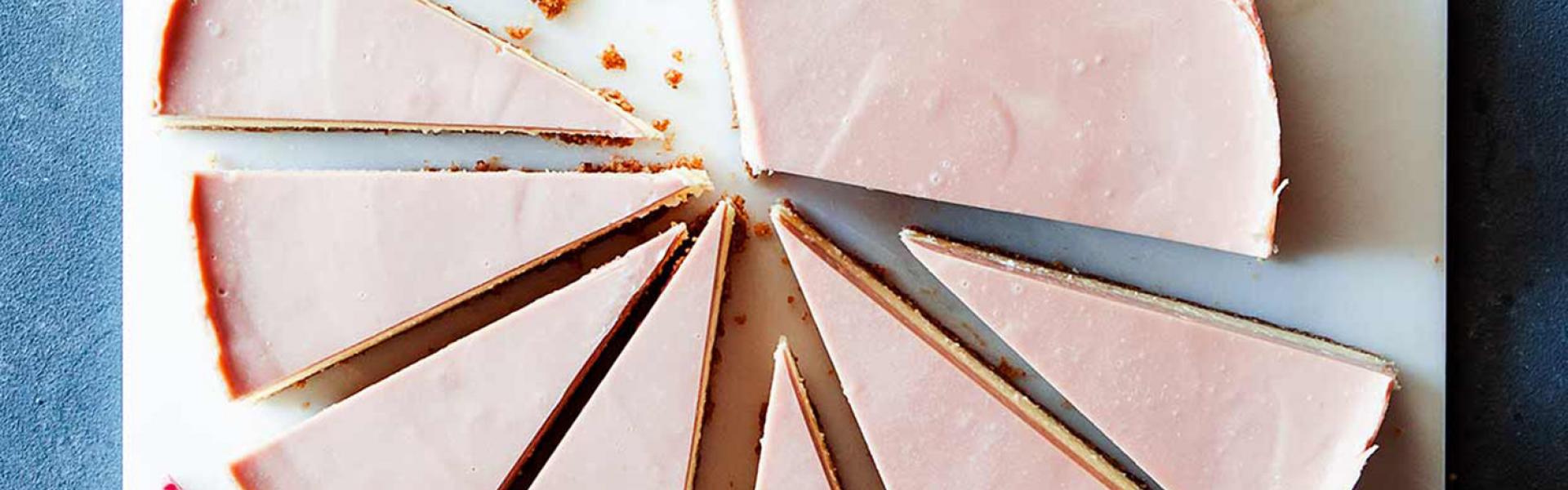 Ruby Chocolate Cheesecake so richtig cremig | Simply Yummy