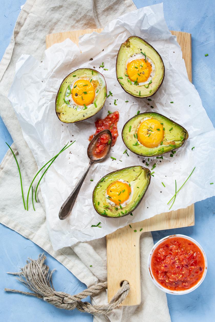 Avocado mit Ei - schneller Low-Carb-Snack | Simply Yummy