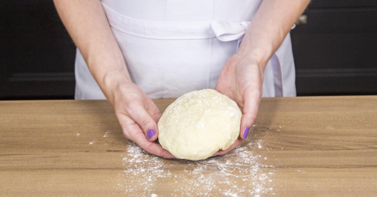 Flammkuchenteig ohne Hefe selber machen | Simply Yummy Flammkuchenteig ohne Hefe selber machen | Simply Yummy