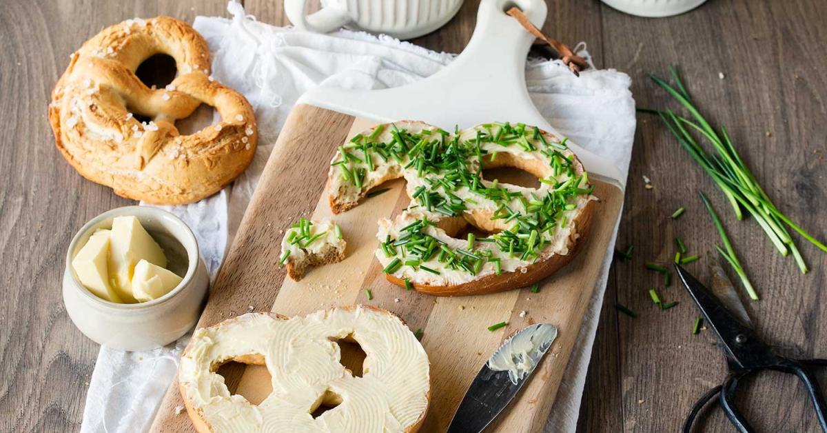Butterbrezel backen - Rezept mit Kalorien | Simply Yummy
