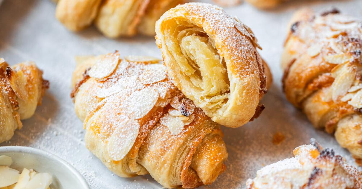 Marzipan Croissants ganz einfach selber backen | Simply Yummy