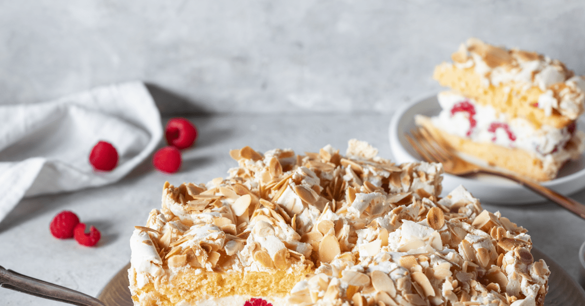 Himmelstorte mit Himbeeren ganz einfach | Simply Yummy