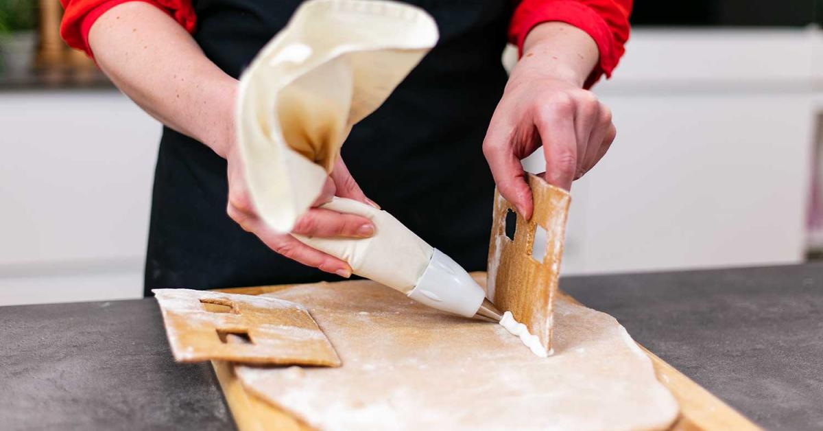 Lebkuchenhaus mit Vorlage und vielen Tipps | Simply Yummy