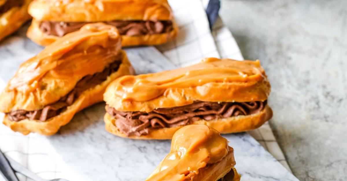 Schokoladen-Eclairs mit Salzkaramell | Simply Yummy