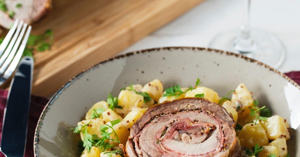 Rollbraten im Ofen mit Weißwein-Parmesan-Kartoffeln