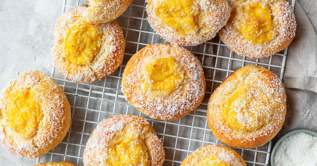Skoleboller - norwegische Puddingteilchen | Simply Yummy