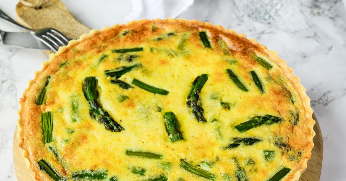 Quiche mit grünem Spargel und doppelt Käse | Simply Yummy